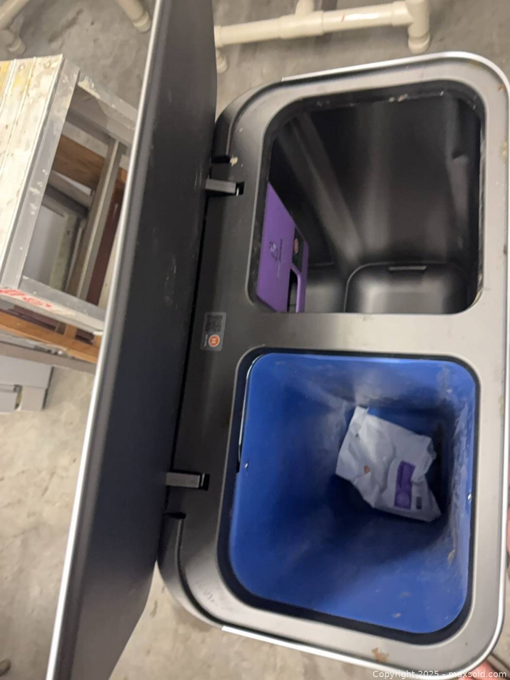 simplehuman dual-compartment trash & recycling bin | Maxsold