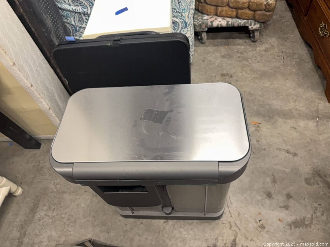 simplehuman dual-compartment trash & recycling bin | Maxsold