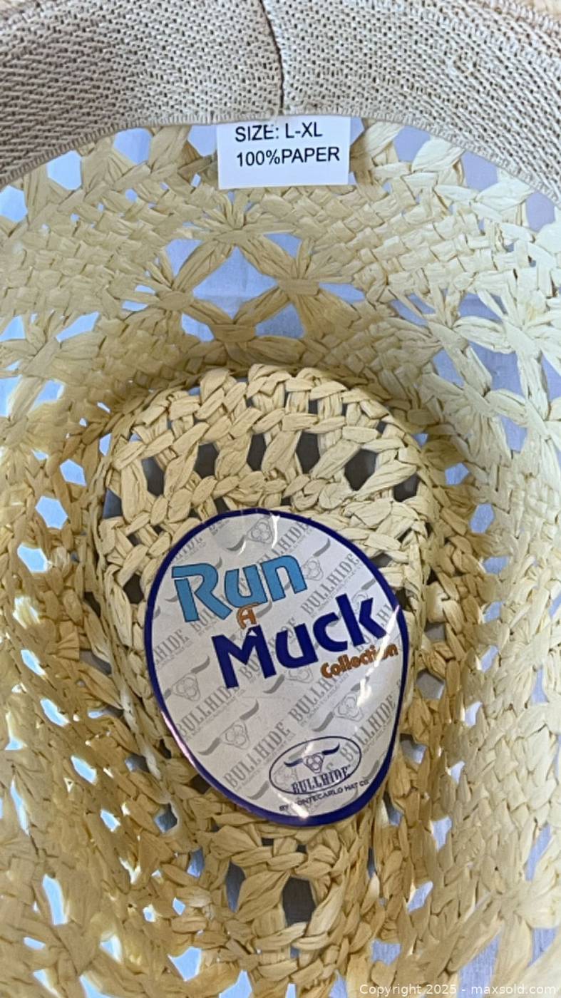 2 Bullhide Run A Muck cowboy hats L-XL | Maxsold
