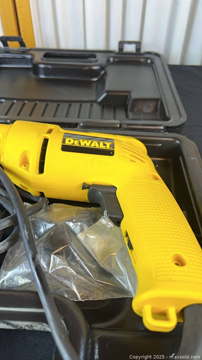 DeWalt DW106 3/8" VSR corded drill with case | Maxsold