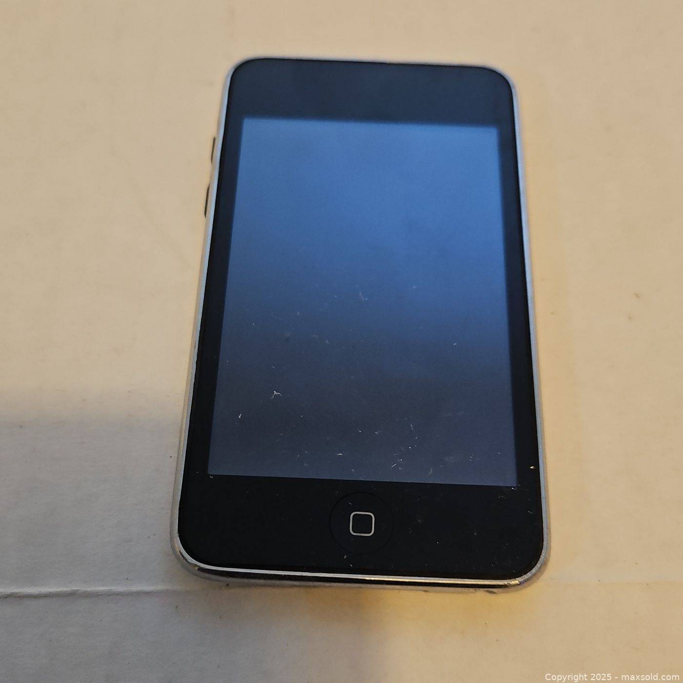 Apple iPod touch 8GB | Maxsold