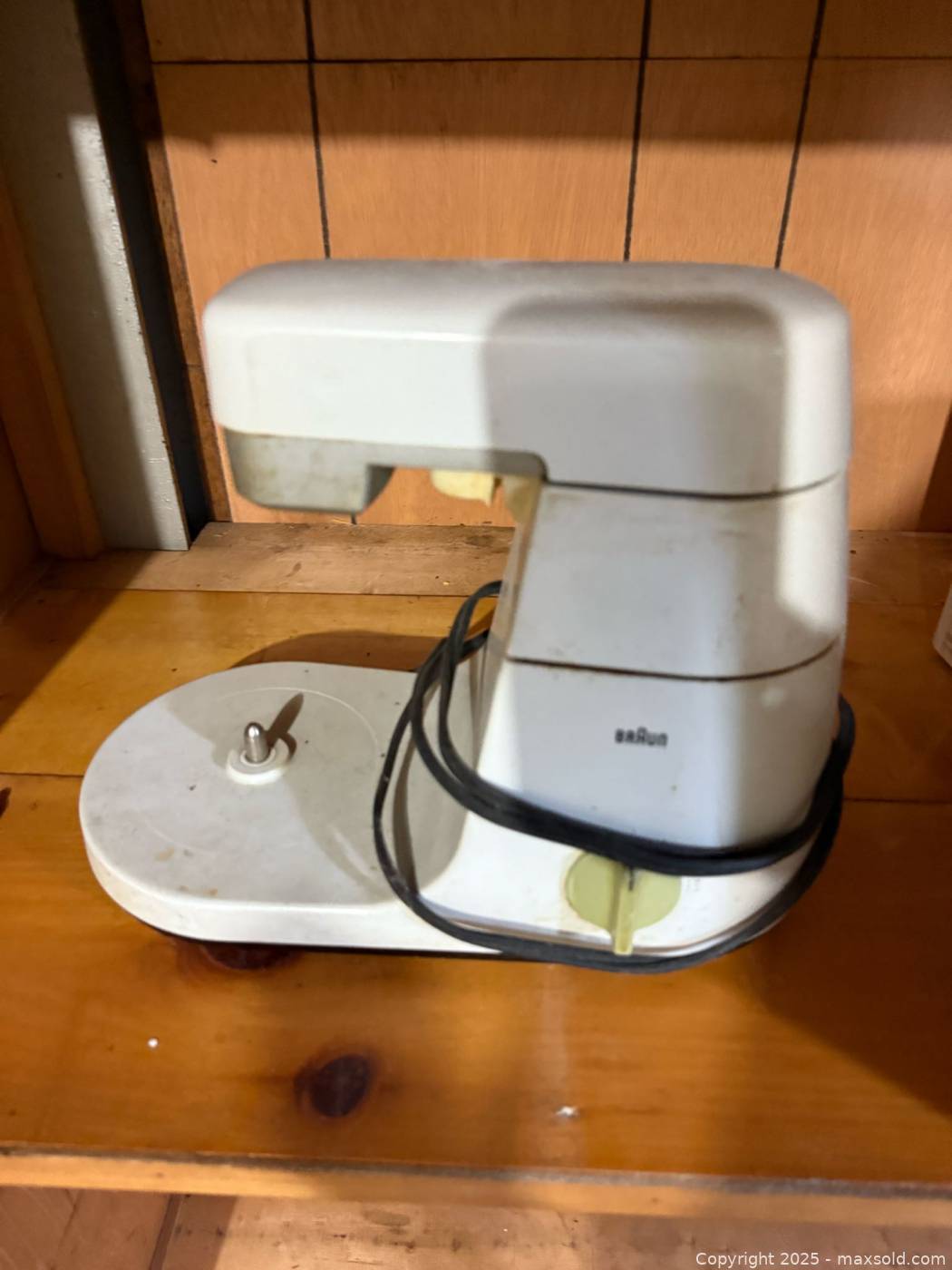 Braun vintage stand mixer base | Maxsold