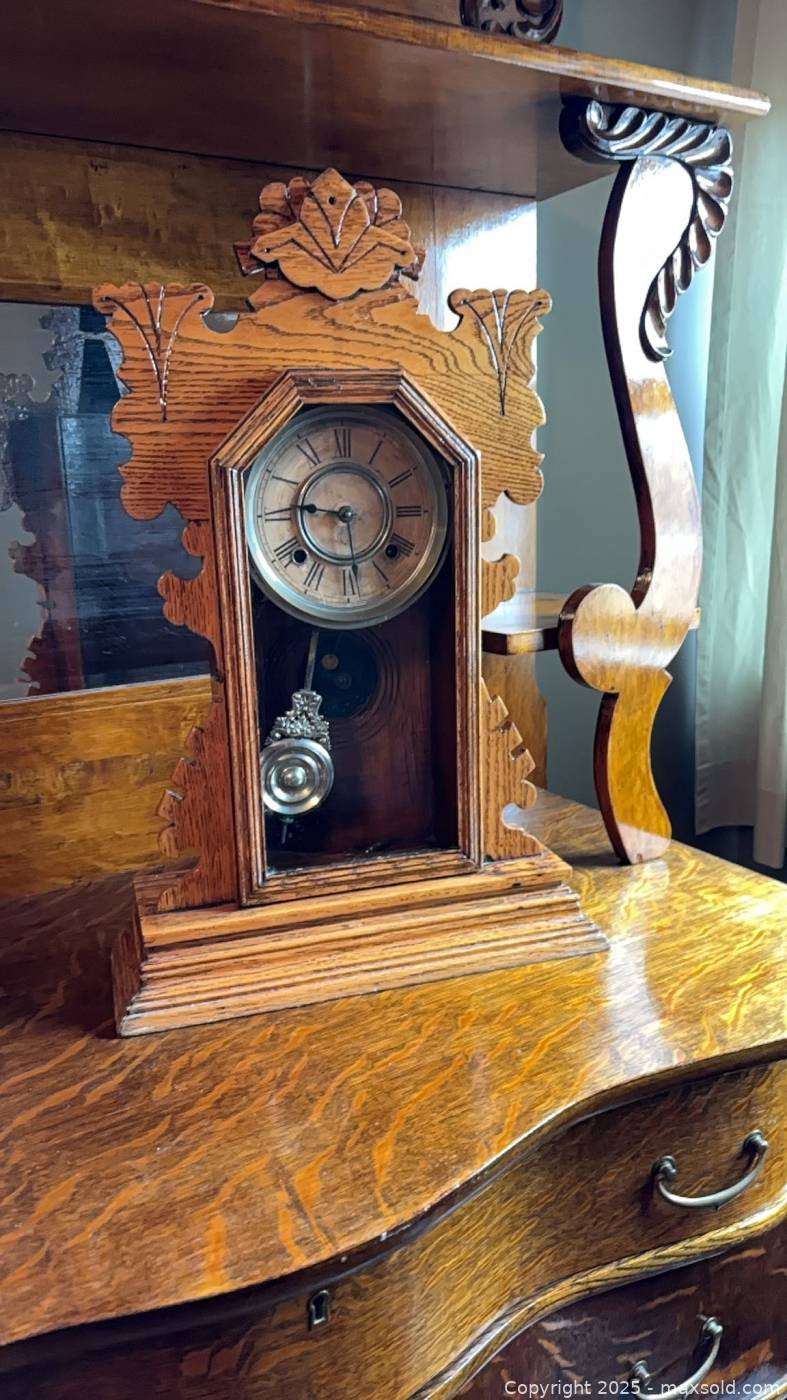Antique oak mantel clock with key | Maxsold
