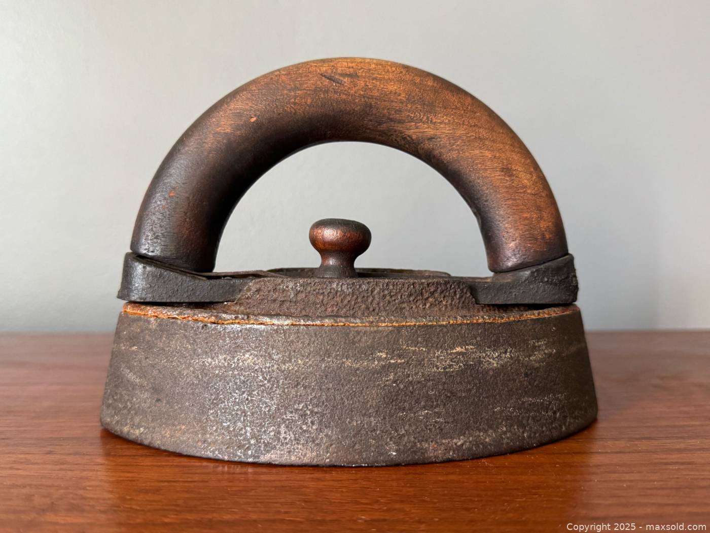 Antique cast iron sad iron with wooden handle | Maxsold