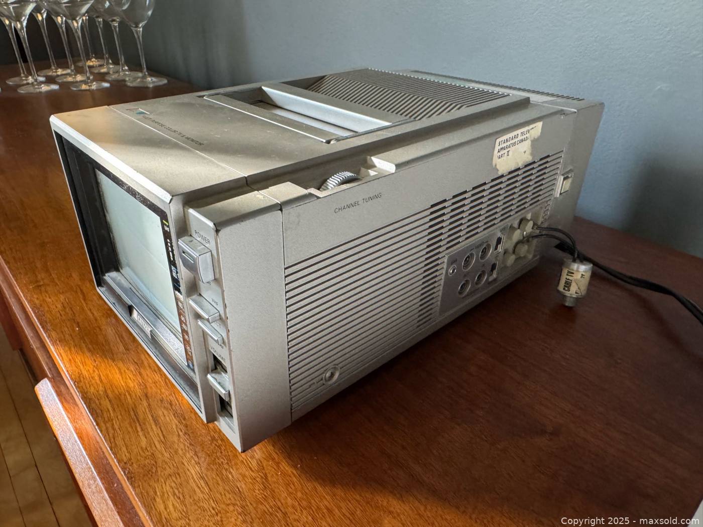 Vintage Citizen portable 5" color CRT TV | Maxsold