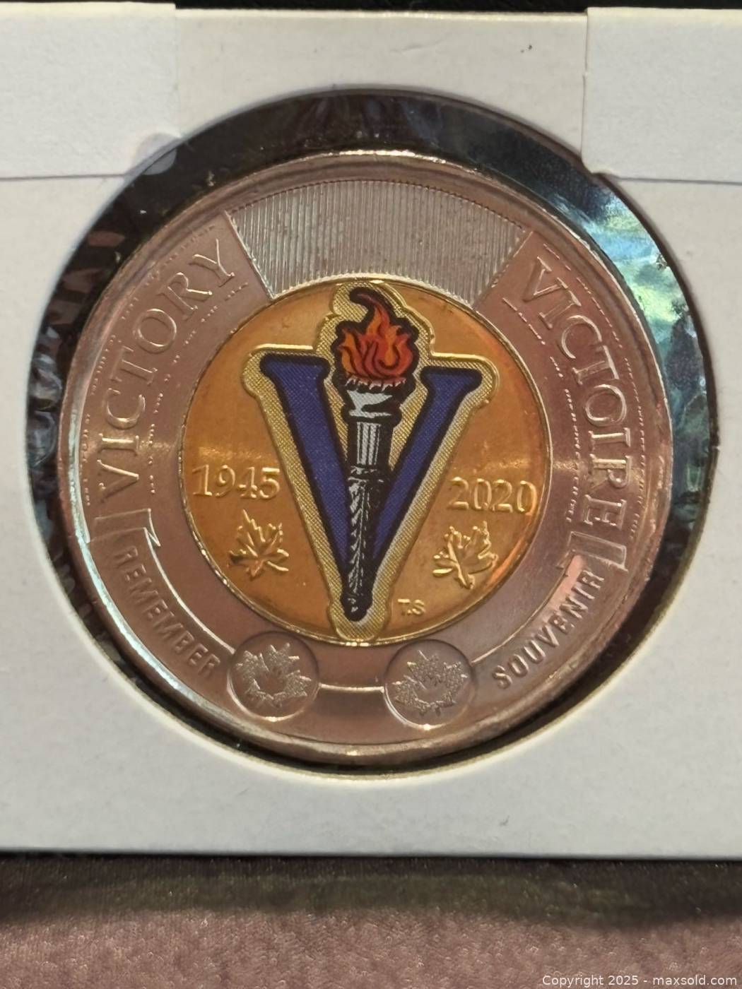 2020 Canada $2 coloured “V” Victory coin | Maxsold