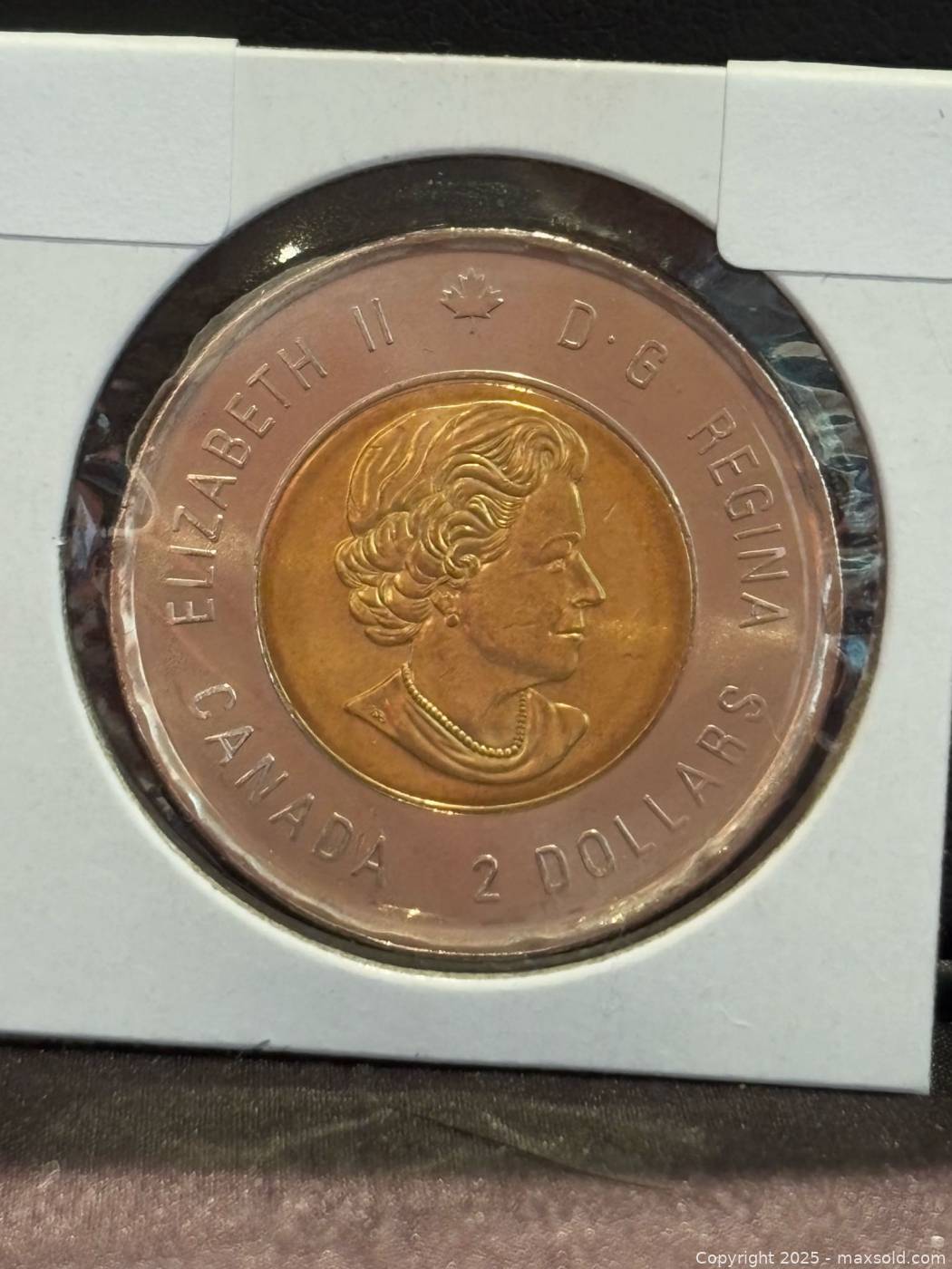 2020 Canada $2 coloured “V” Victory coin | Maxsold