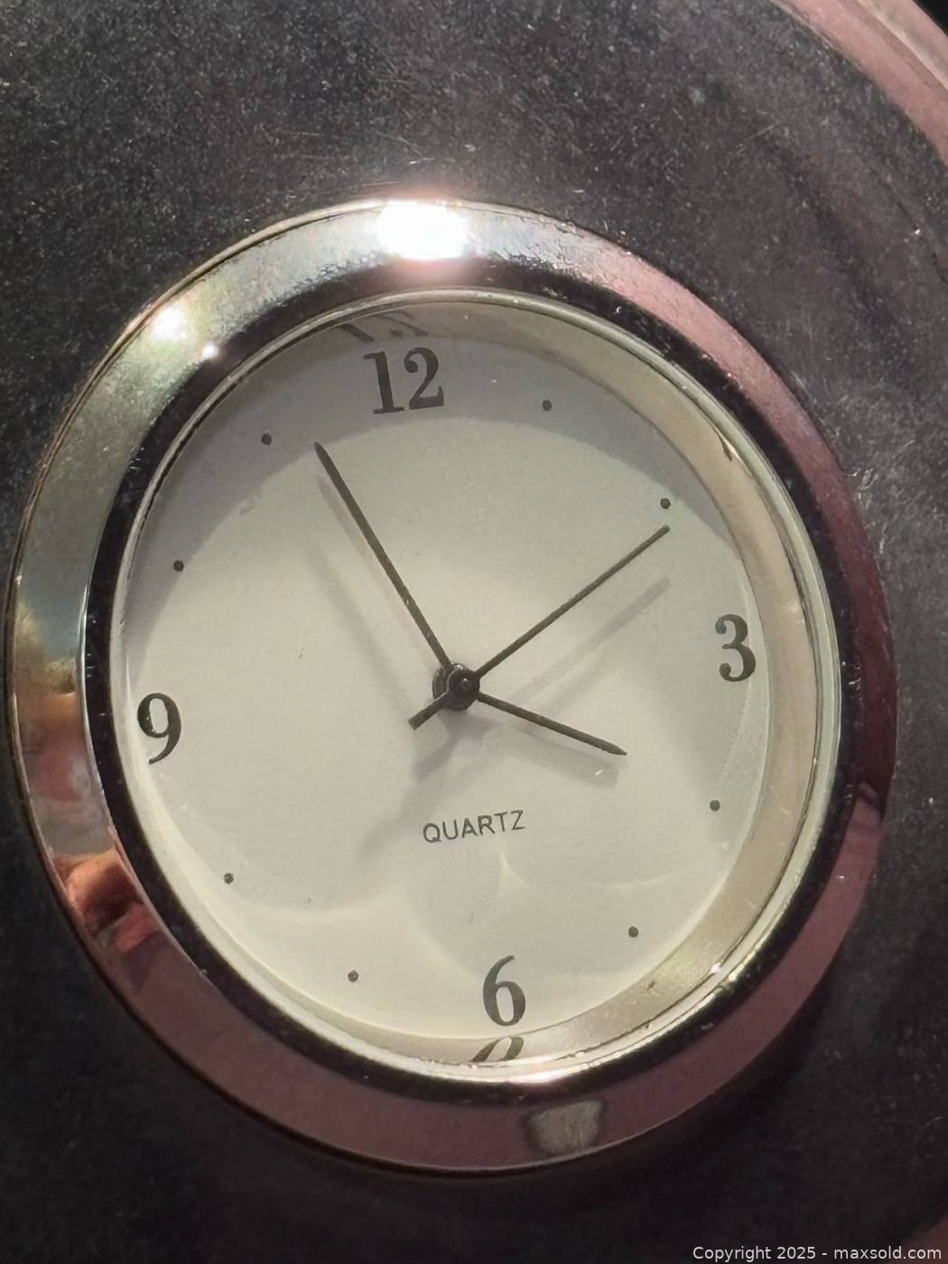 1980s Holt Renfrew stainless desk clock | Maxsold