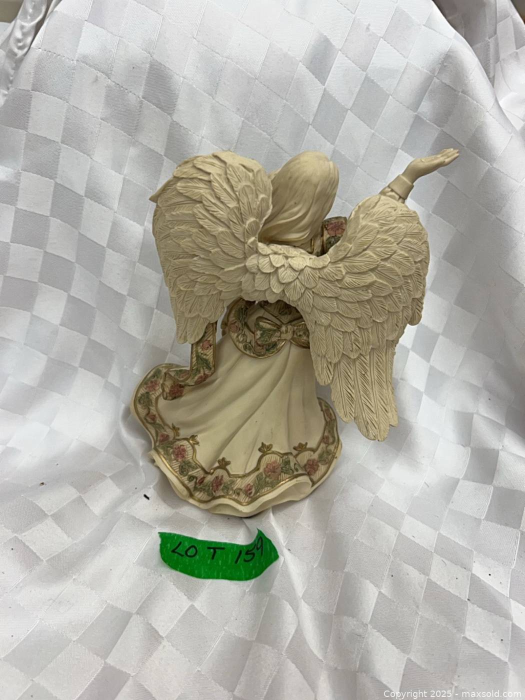 Angel figurine music box | Maxsold