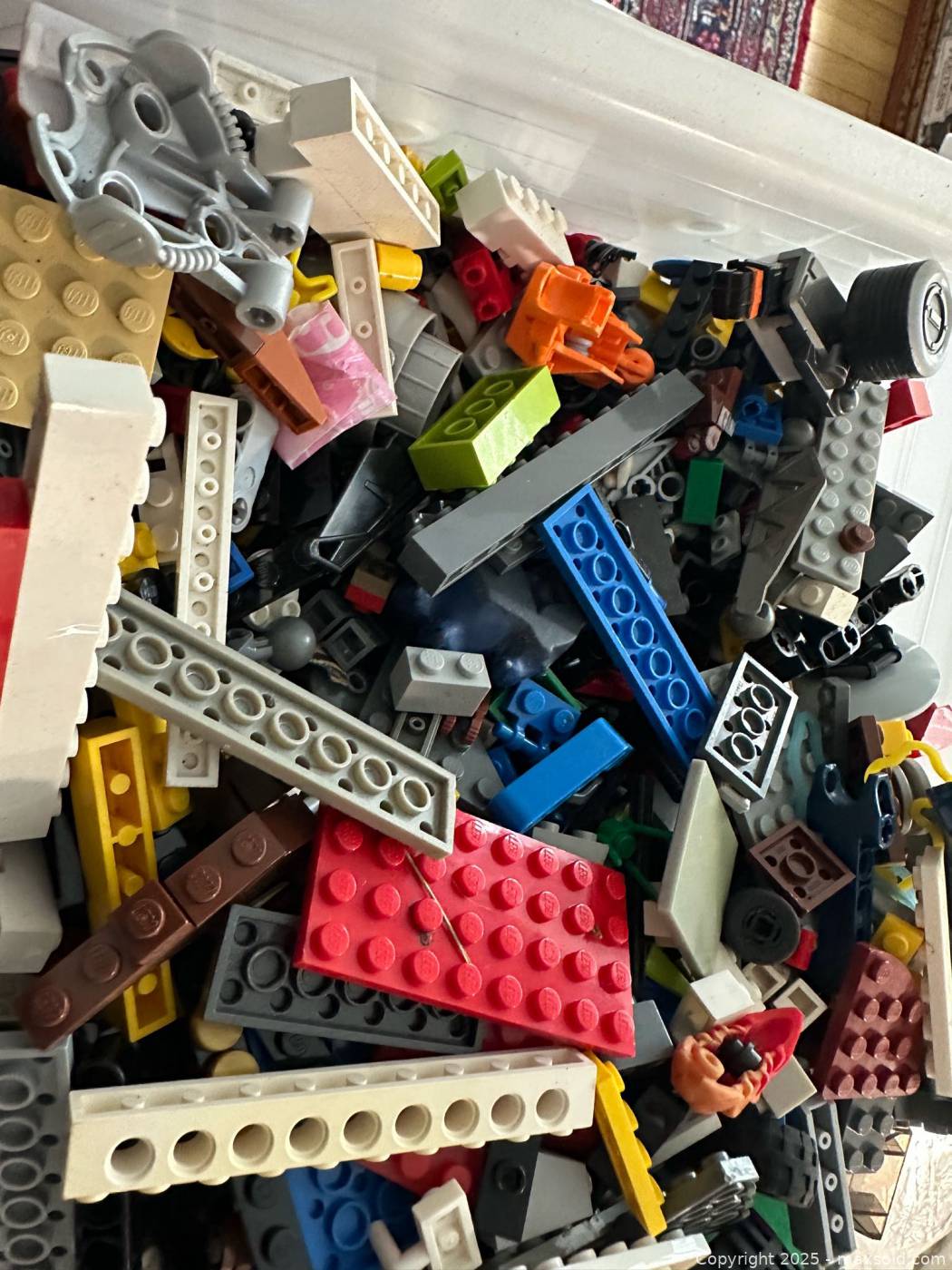 Assorted Lego building pieces | Maxsold