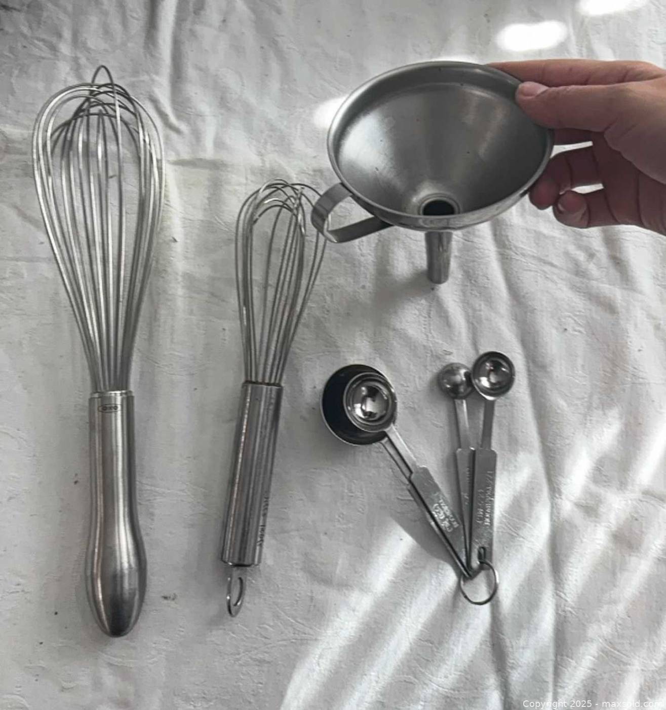 Mixing bowls, scale, baking utensils | Maxsold
