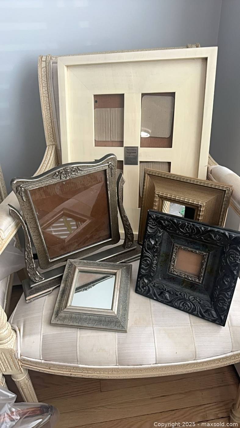 Picture frames and wall mirrors | Maxsold