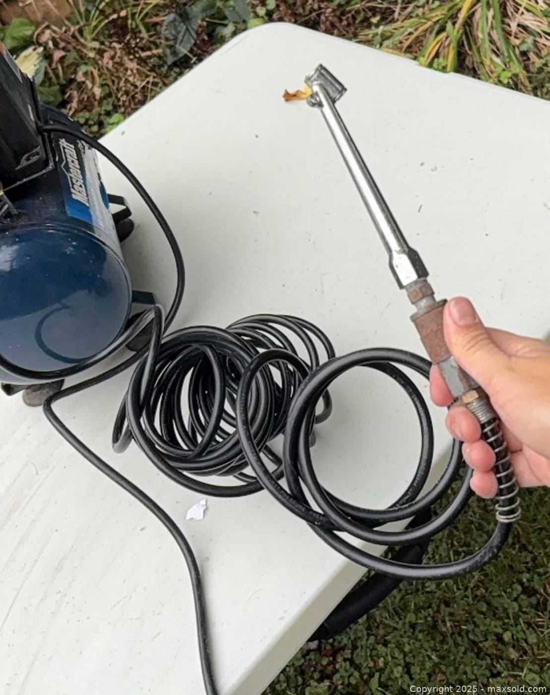 Mastercraft 2-gallon air compressor with hose | Maxsold