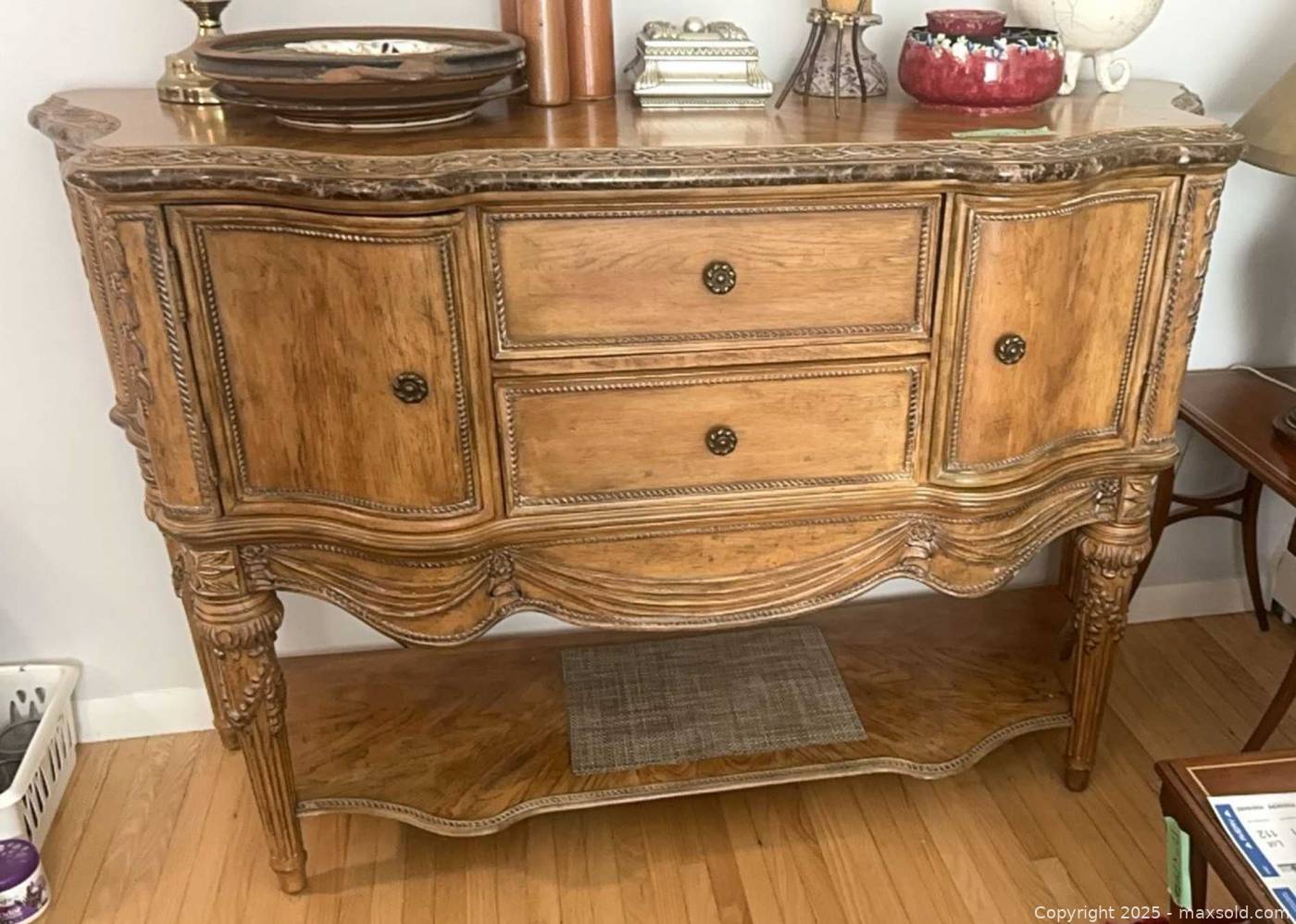 Schnadig wood buffet sideboard | Maxsold