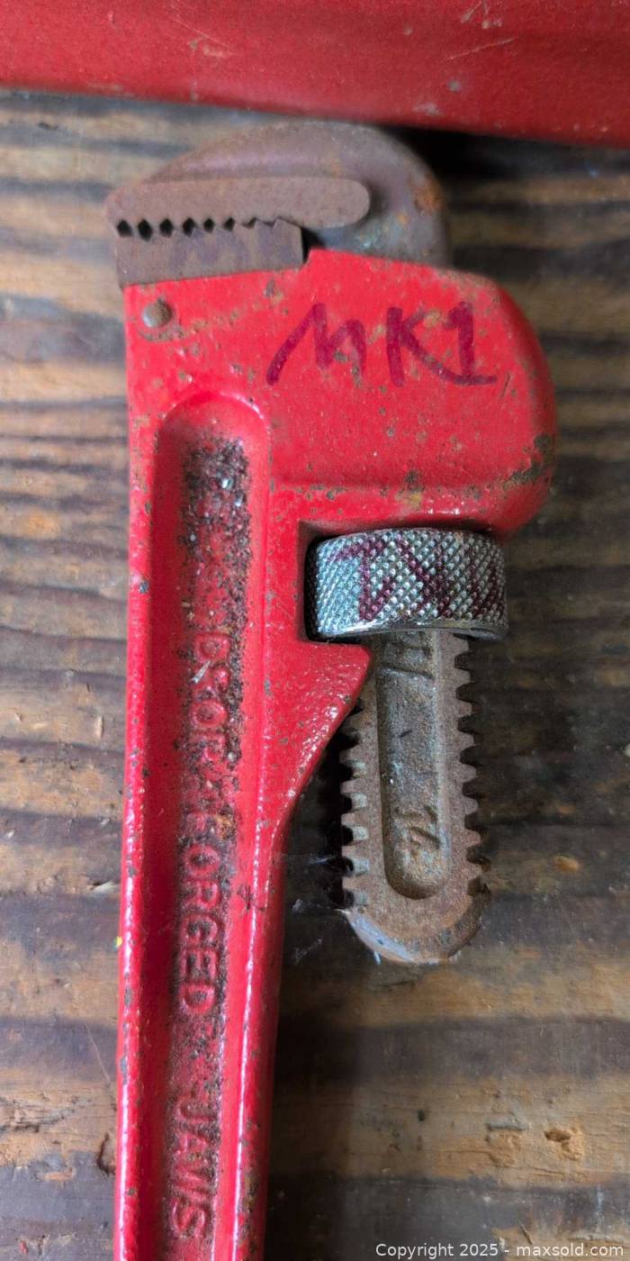 Vise-grips, adjustable wrenches, toolbox | Maxsold