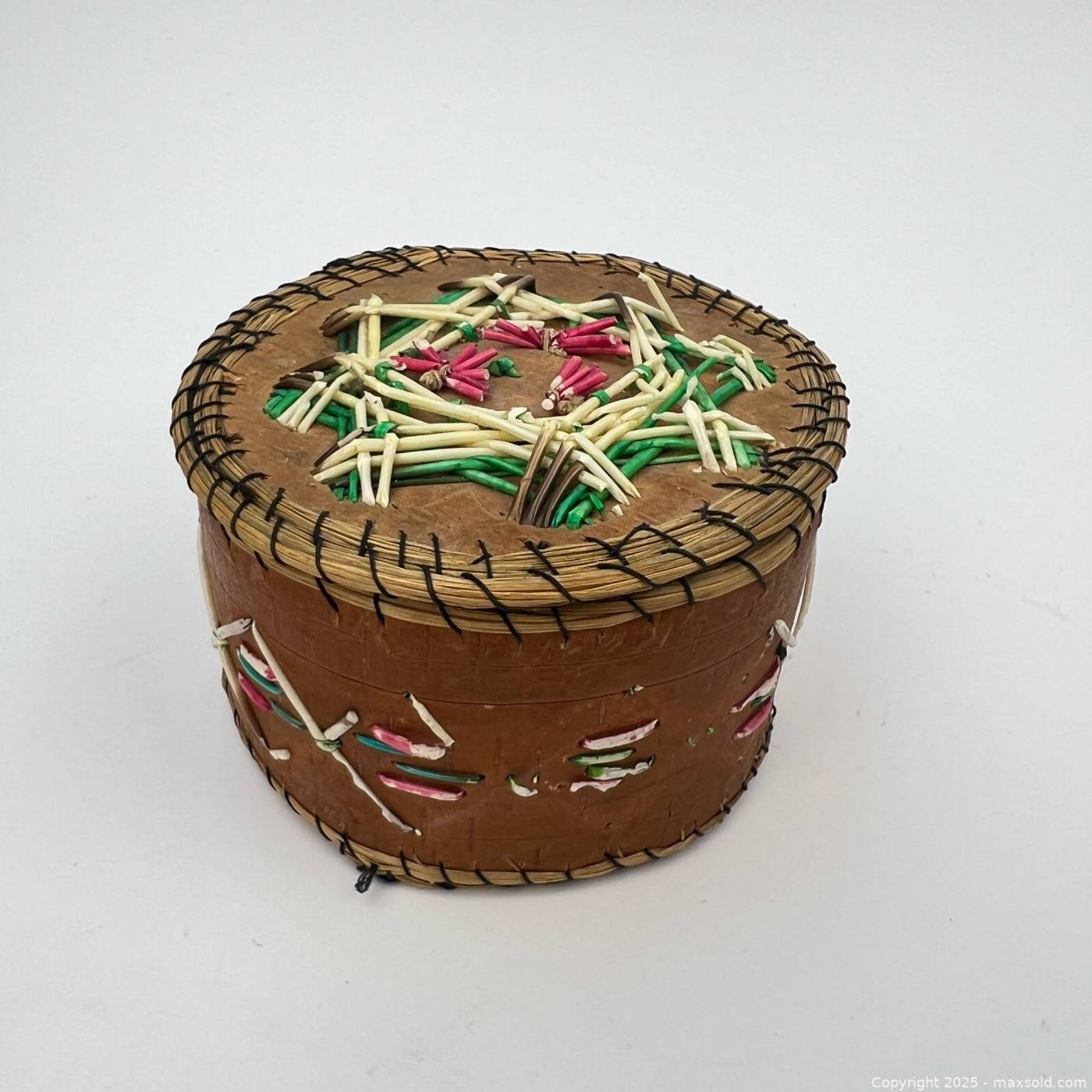 Birch bark porcupine quill box 3.25" x 2" | Maxsold