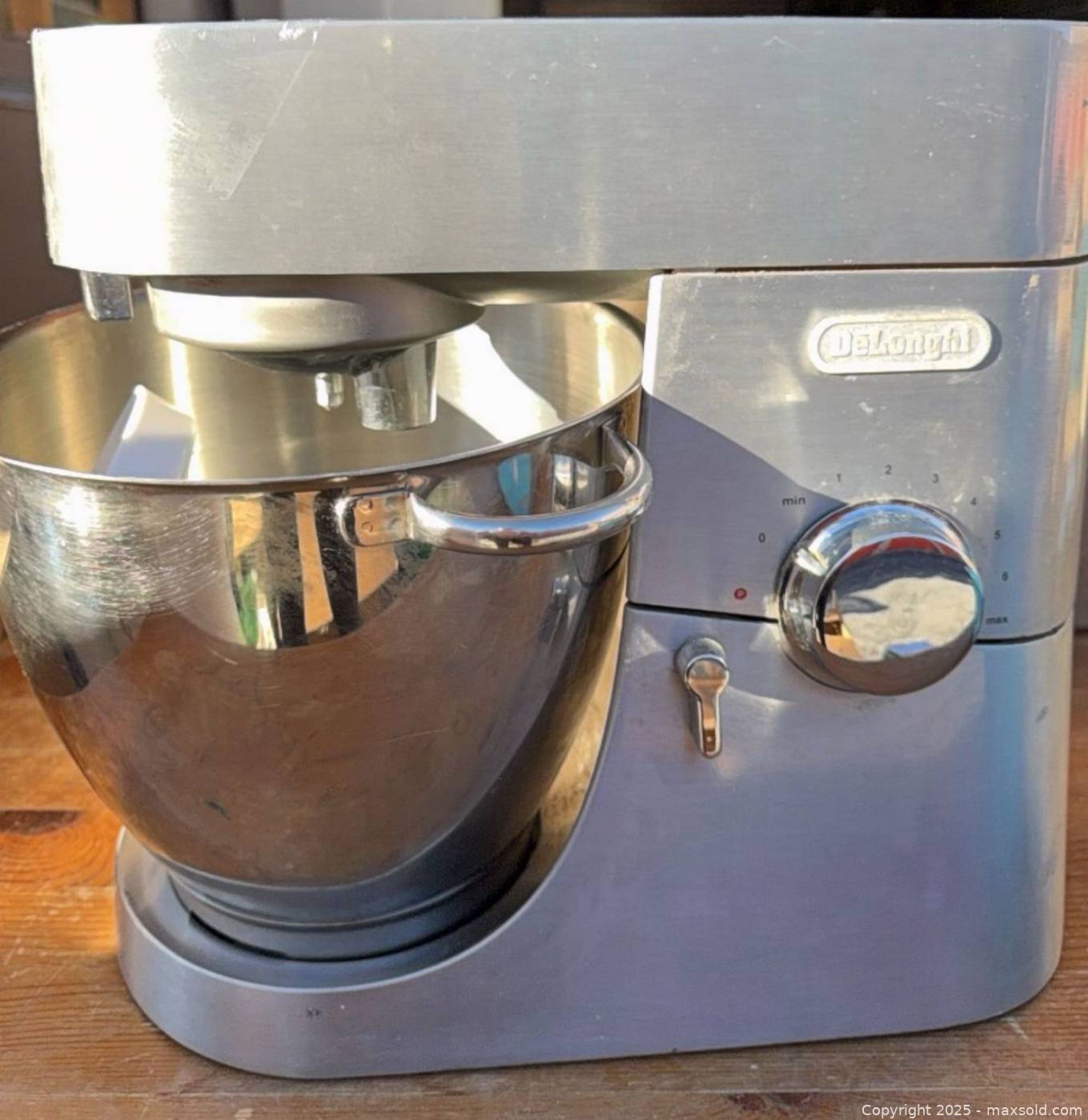 De'Longhi heavy-duty stand mixer stainless steel | Maxsold
