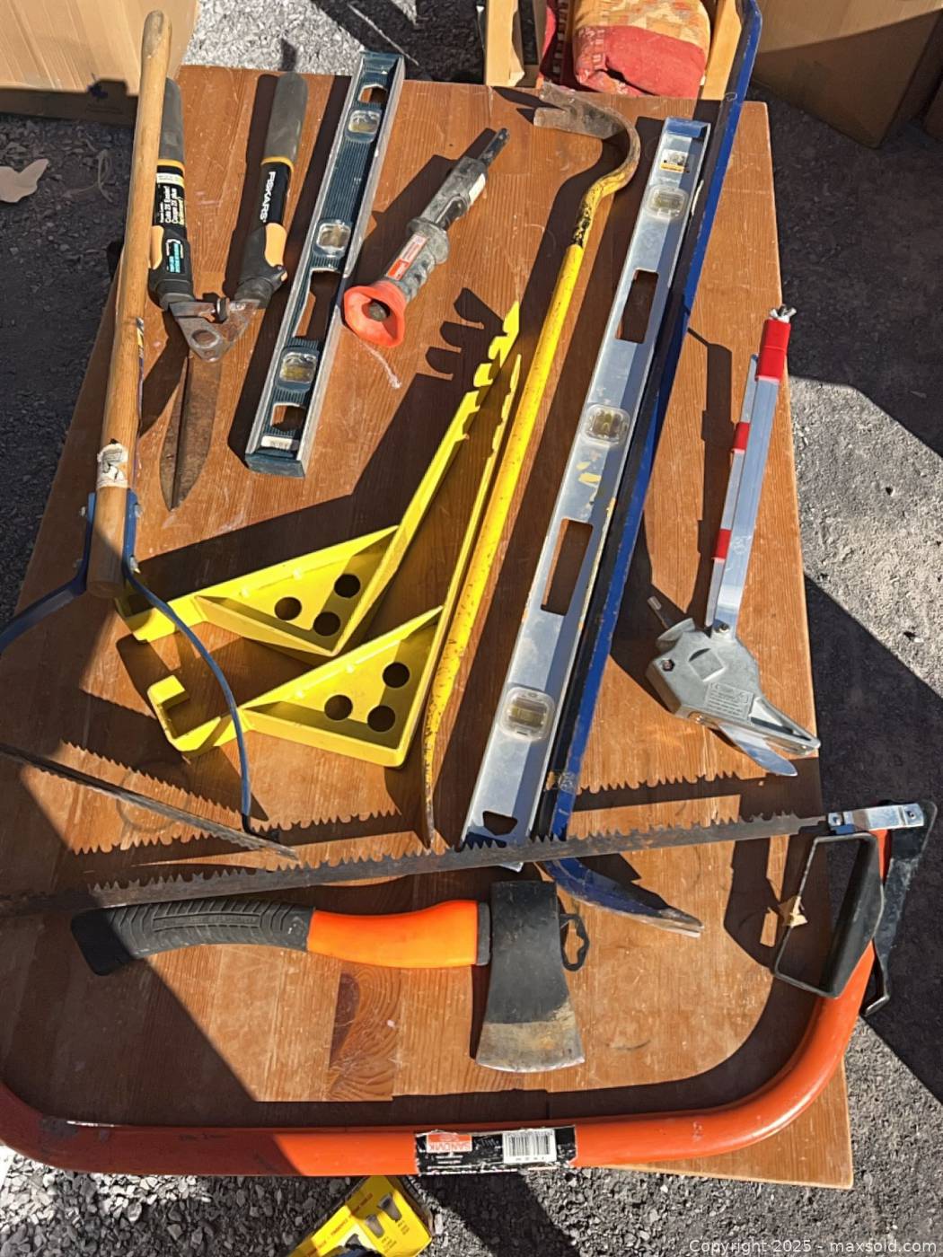 Mixed hand tools bow saw axe levels miter boxes | Maxsold