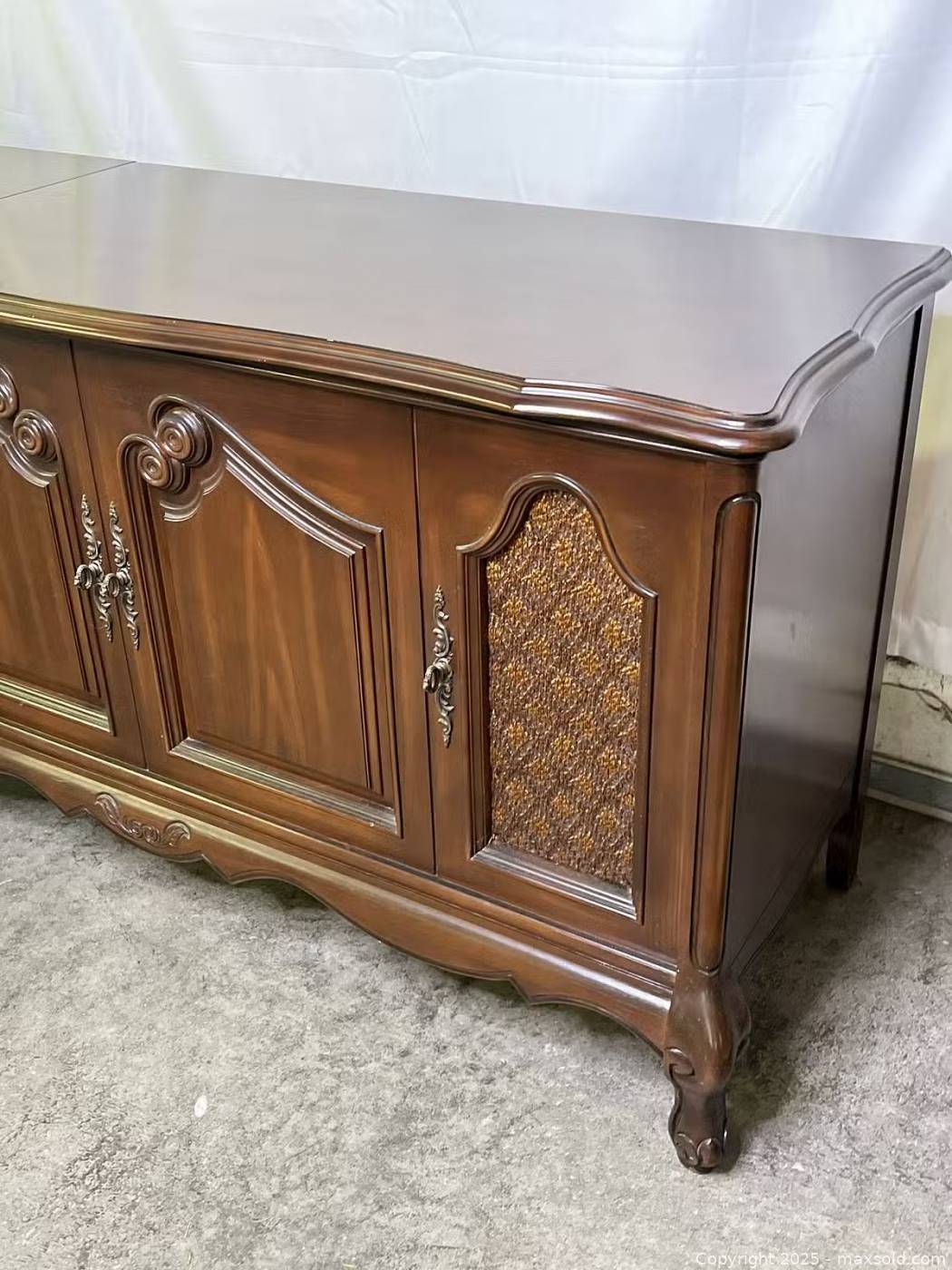 Vintage Electrohome console stereo cabinet | Maxsold