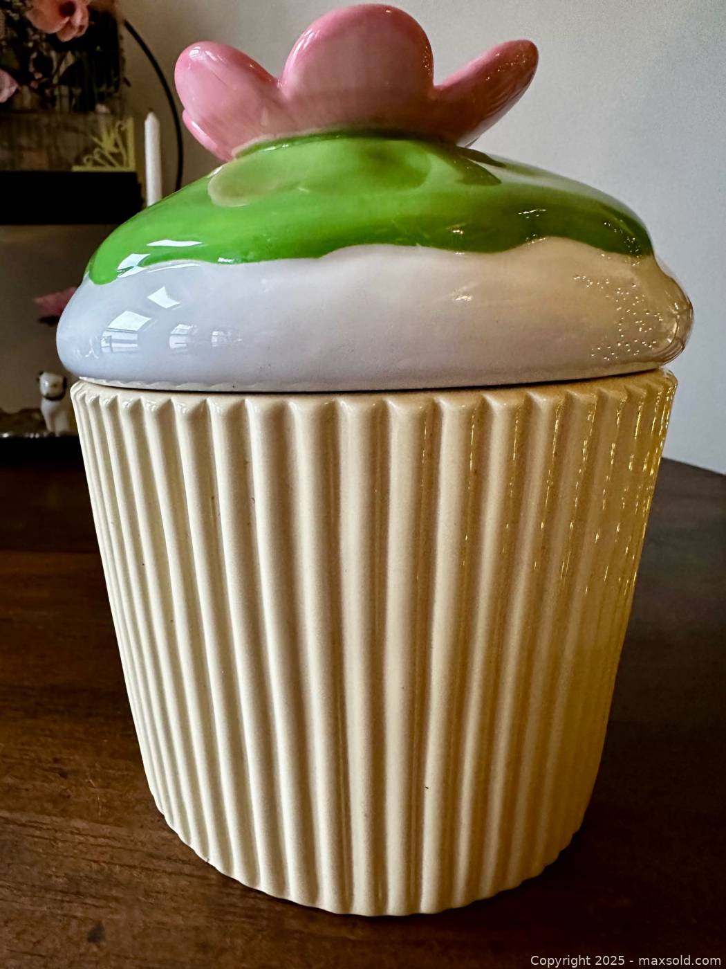 Ceramic Cupcake Cookie Jar | Maxsold