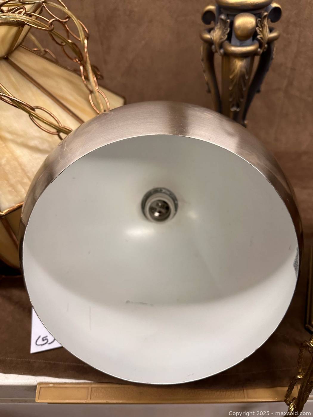 Five lamps and pendant lights | Maxsold