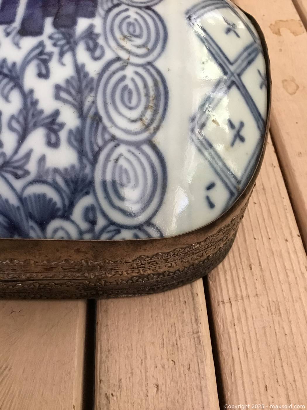 Antique Chinese porcelain shard storage box | Maxsold