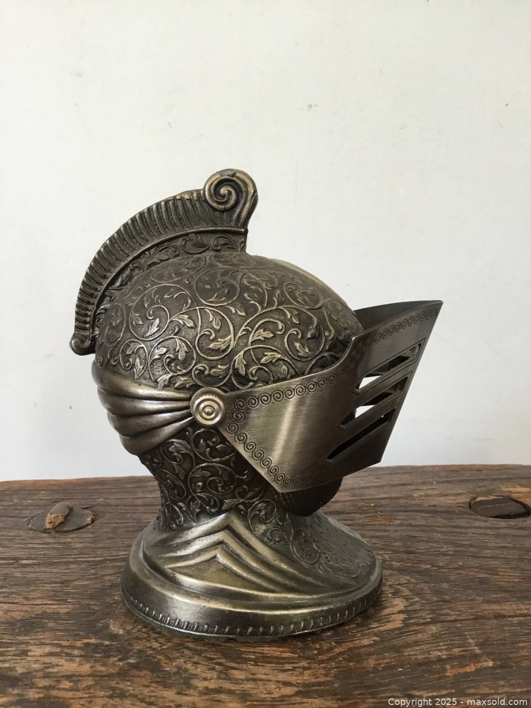 Vintage metal knight head table lighter | Maxsold