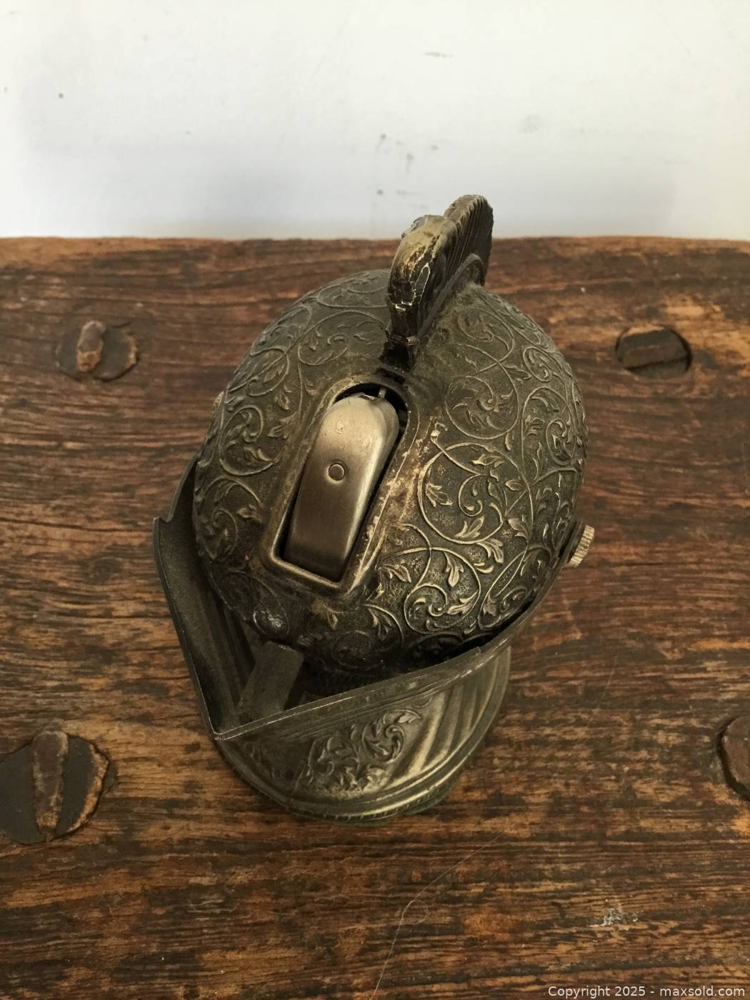 Vintage metal knight head table lighter | Maxsold