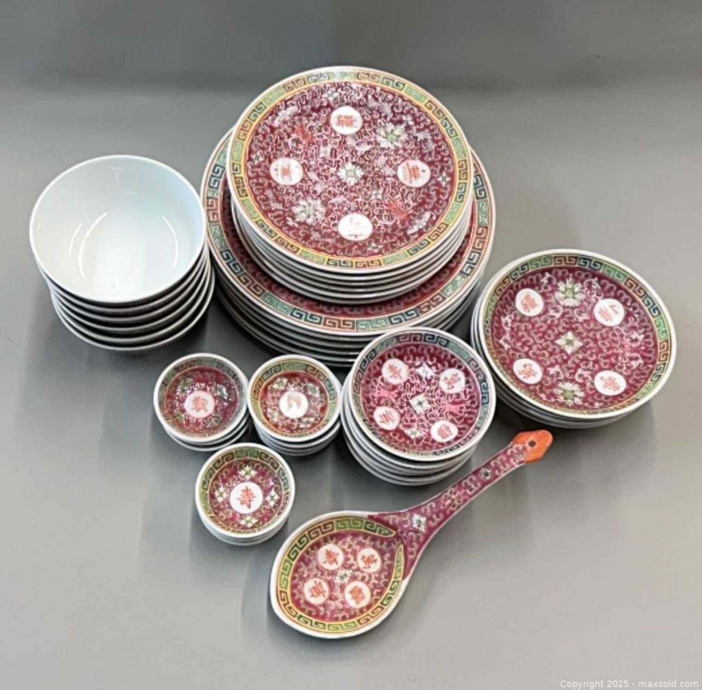 Chinese Famille Rose Mun Shou 36-Piece Porcelain Dish & Bowl Set | Maxsold