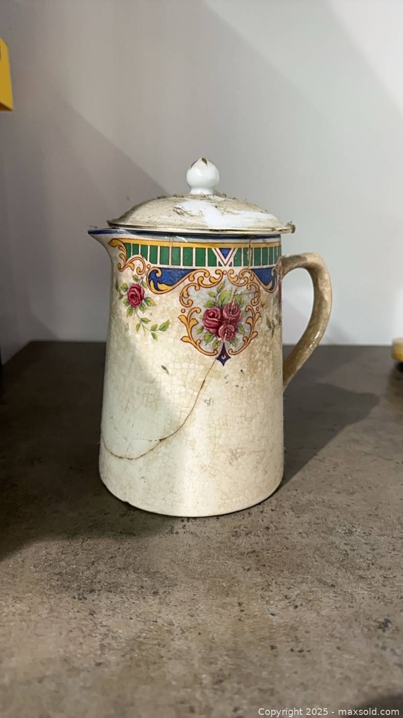 Ceramic creamer, bowl, candy dish, water pitcher, 3-section plate | Maxsold