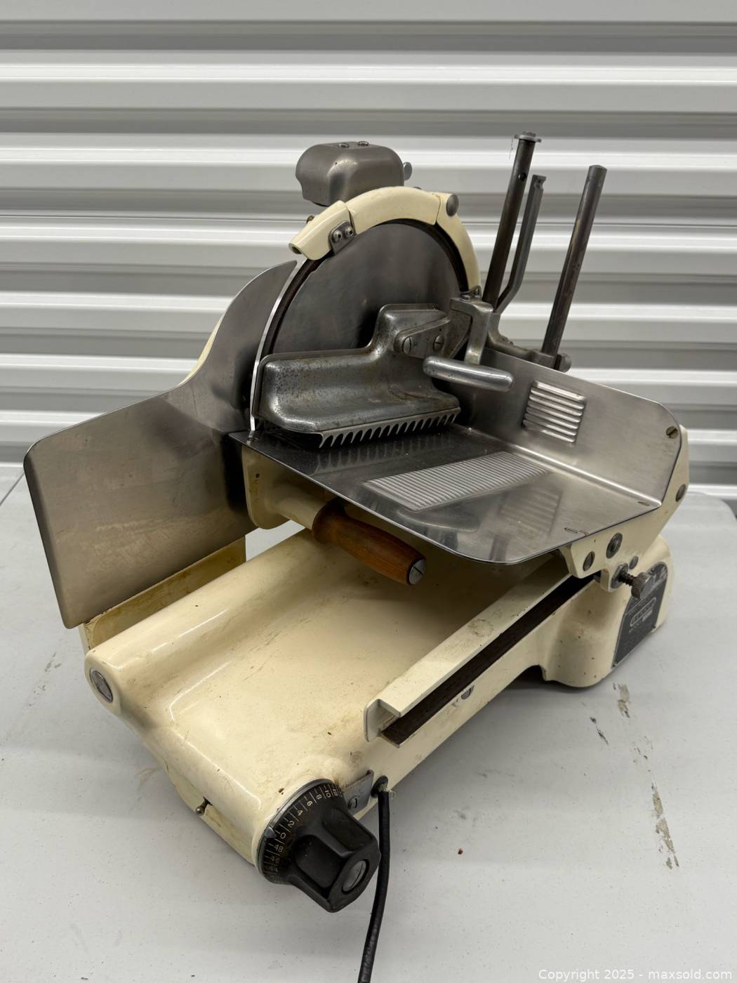 Berkel Model 900 Commercial Meat Slicer | Maxsold