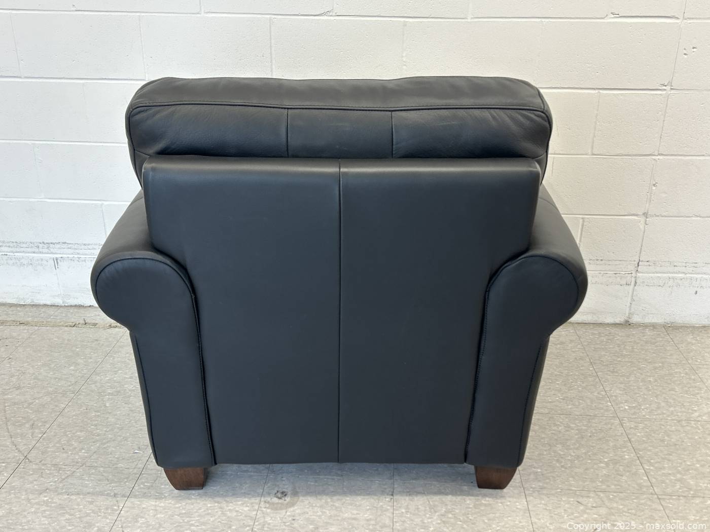 Ethan Allen black leather lounge chair | Maxsold