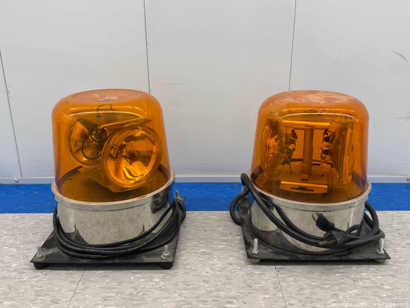 Pair of Rotating Strobe Beacon Lights | Maxsold