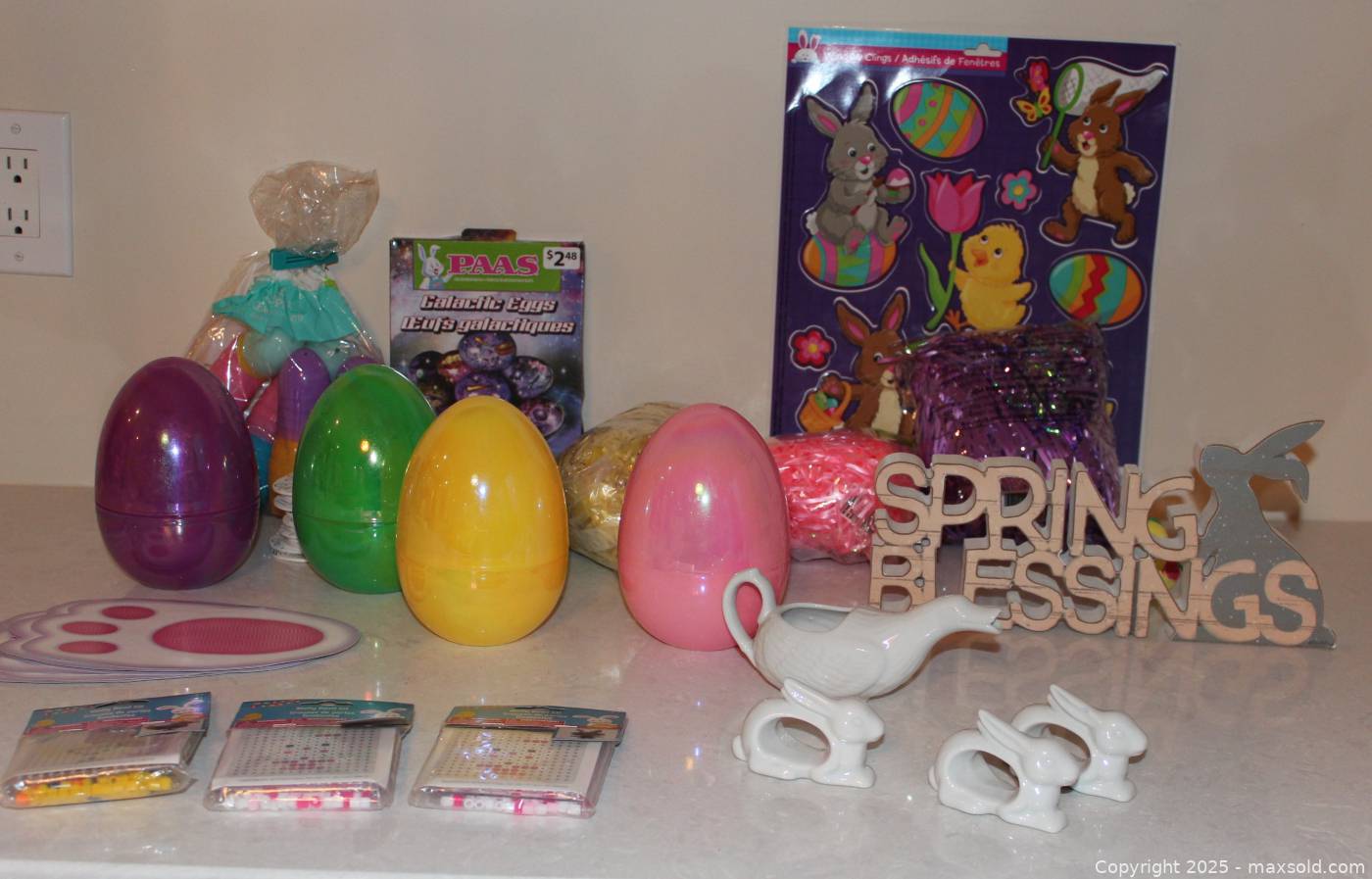 Easter decor and ceramic napkin rings | Maxsold