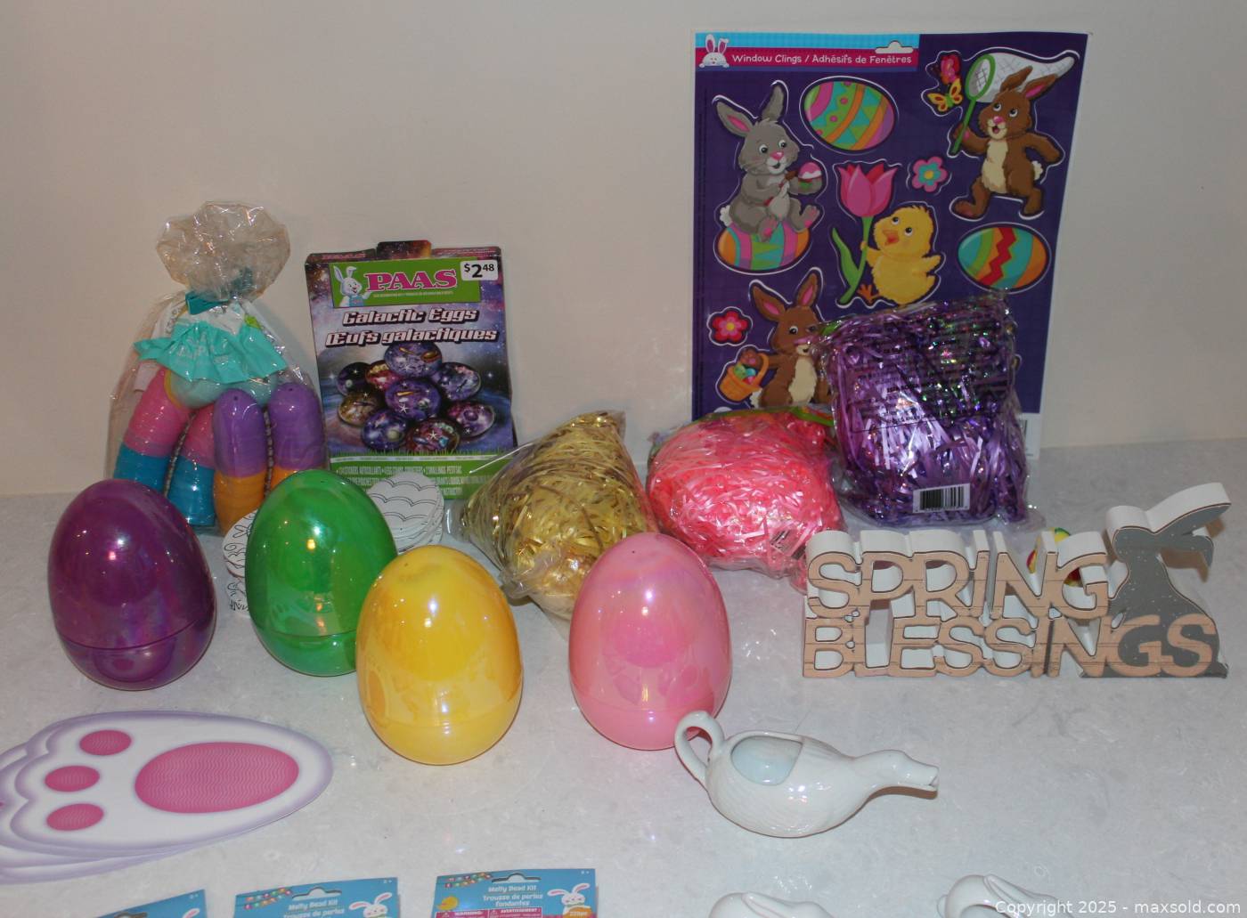 Easter decor and ceramic napkin rings | Maxsold