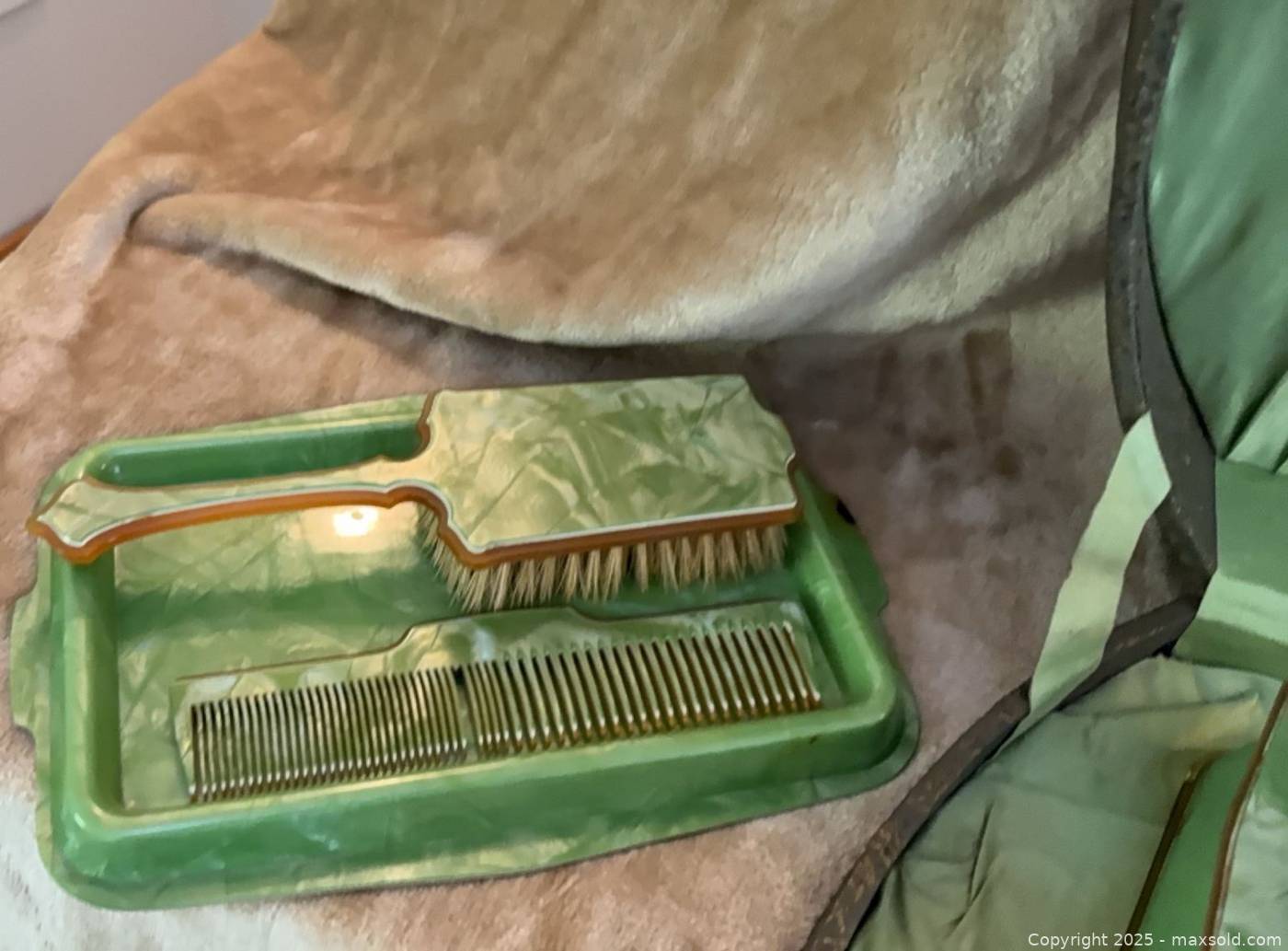 Antique Art Deco green Bakelite vanity and manicure set in fitted case ...