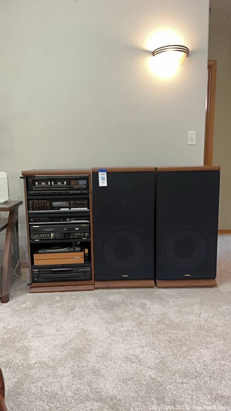 Fisher Stereo System Speakers Components | Maxsold