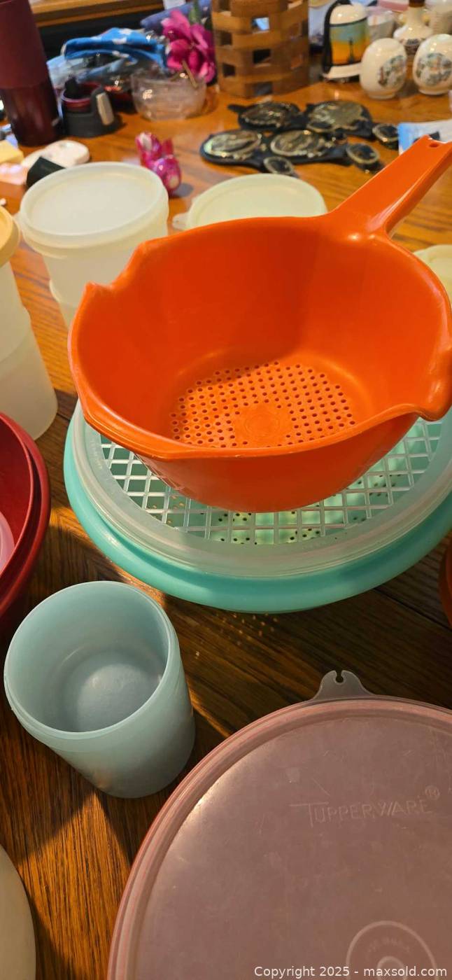 Assorted Tupperware food storage containers | Maxsold