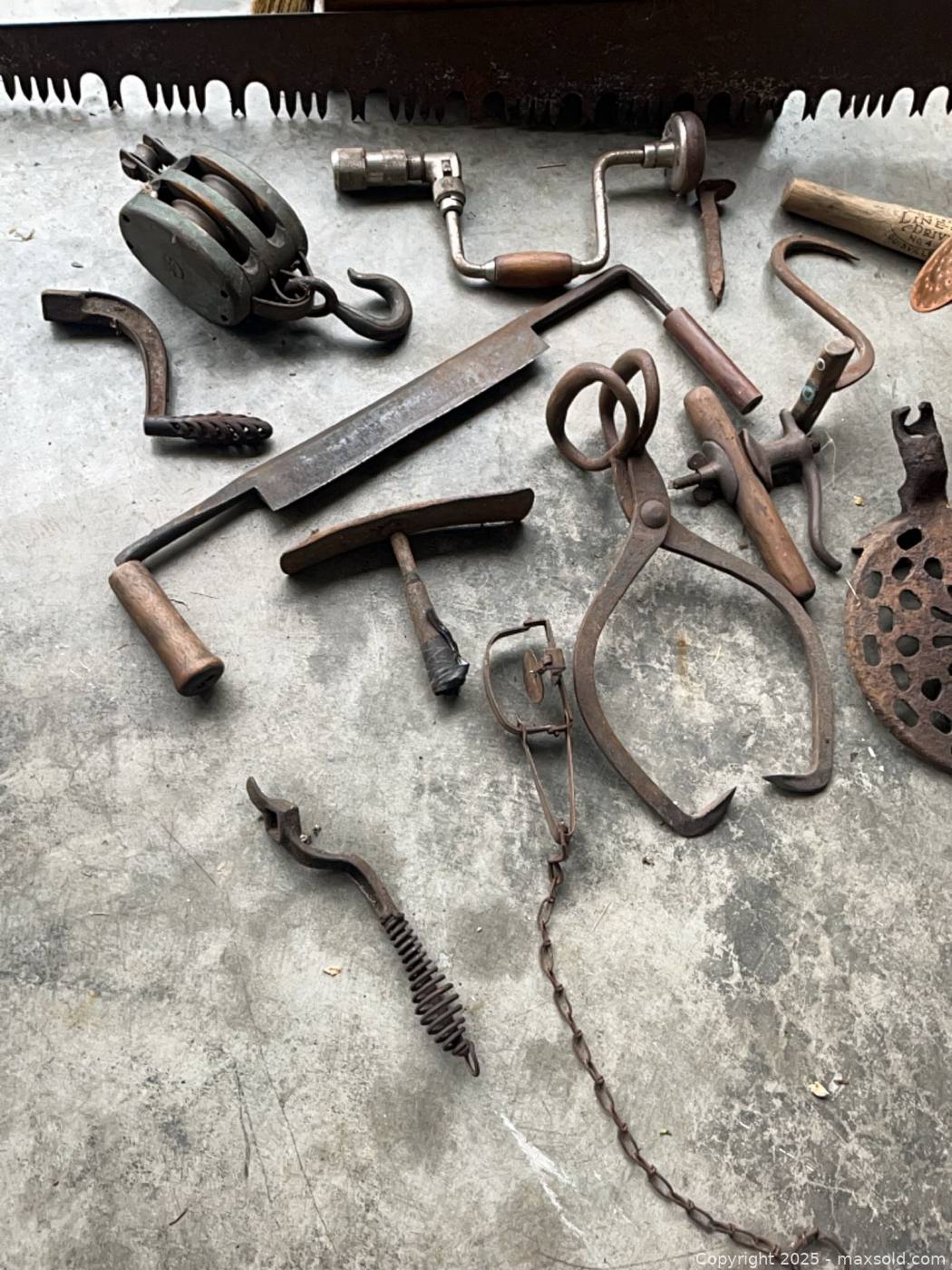 Vintage hand and garden tool assortment | Maxsold