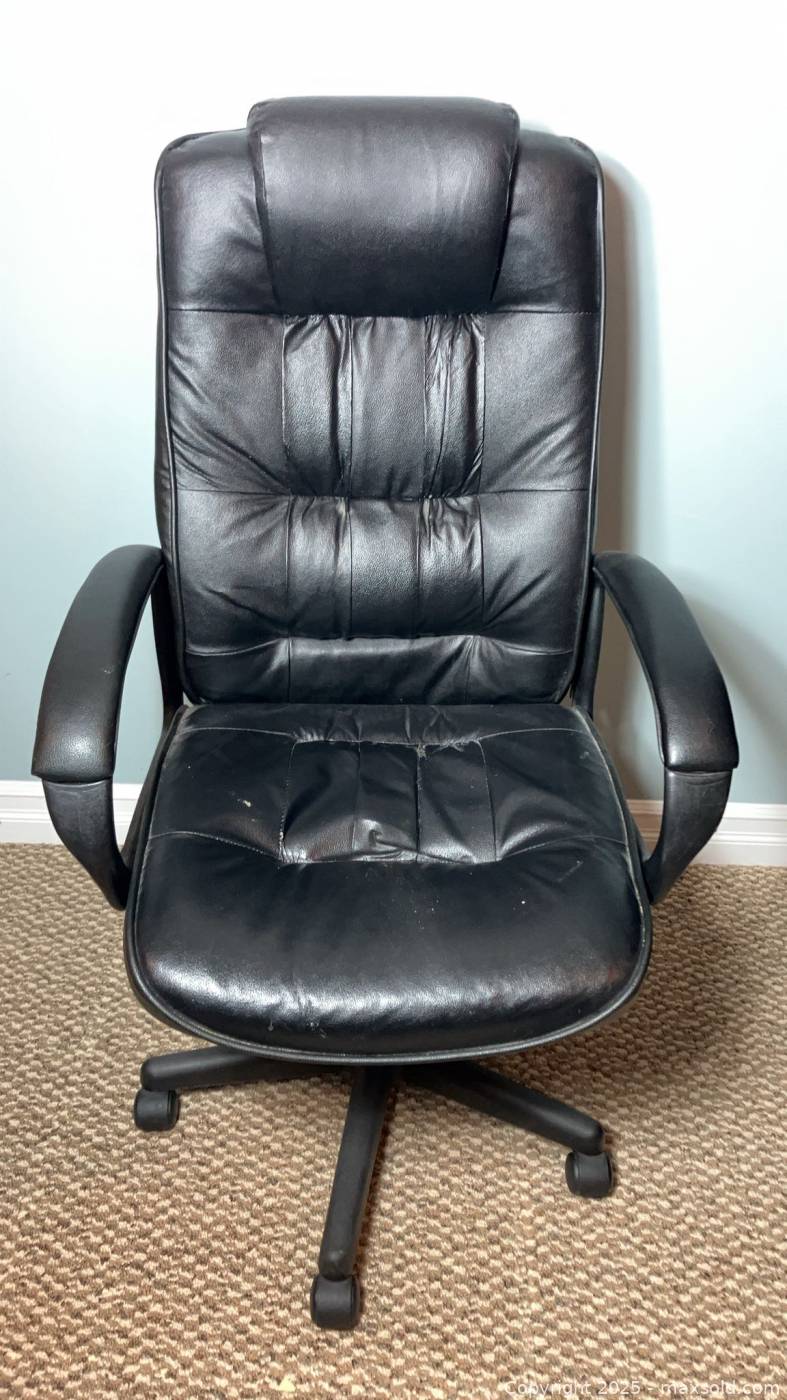 Black Faux Leather Swivel Office Chair | Maxsold