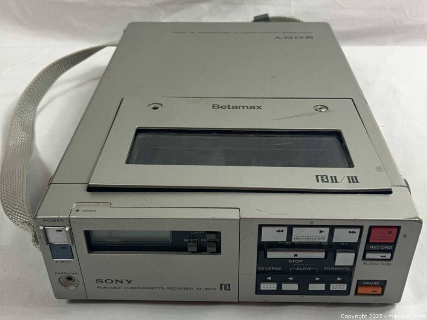 Sony Betamax SL-2000 Recorder With AC-220 Adaptor | Maxsold