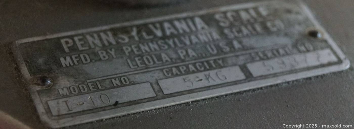 Pennsylvania tray scale with two weight sets | Maxsold