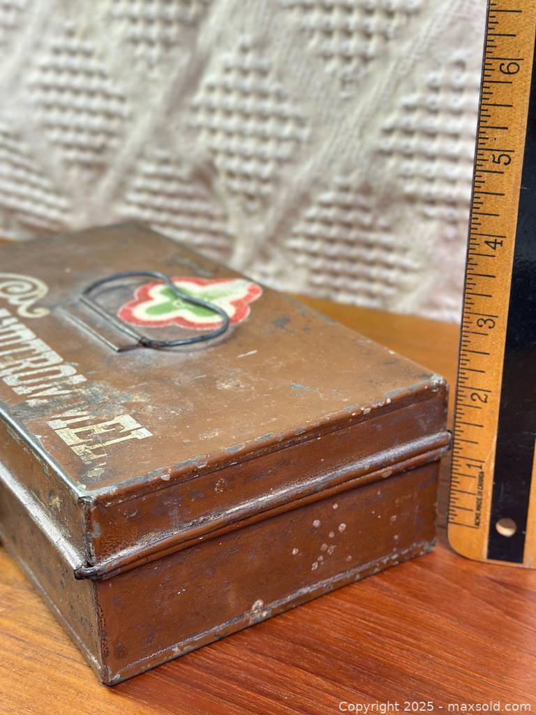 Vintage metal first aid box | Maxsold