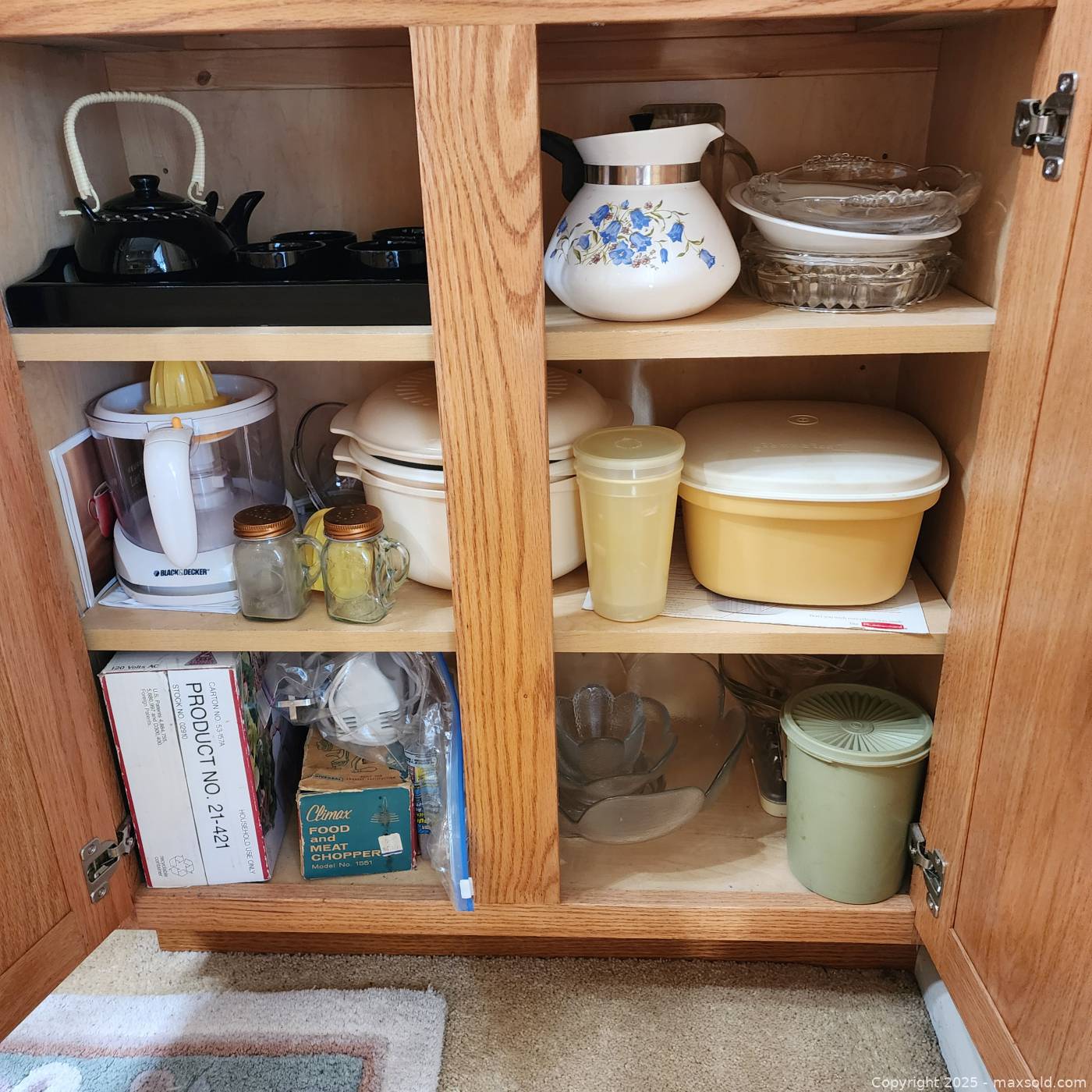 Japanese tea set, CorningWare teapot, Tupperware and kitchenware | Maxsold