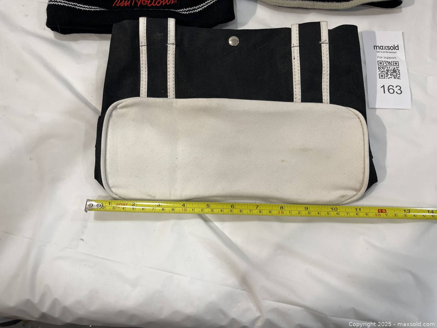 Tim Hortons knit toques & canvas tote bag (4) | Maxsold