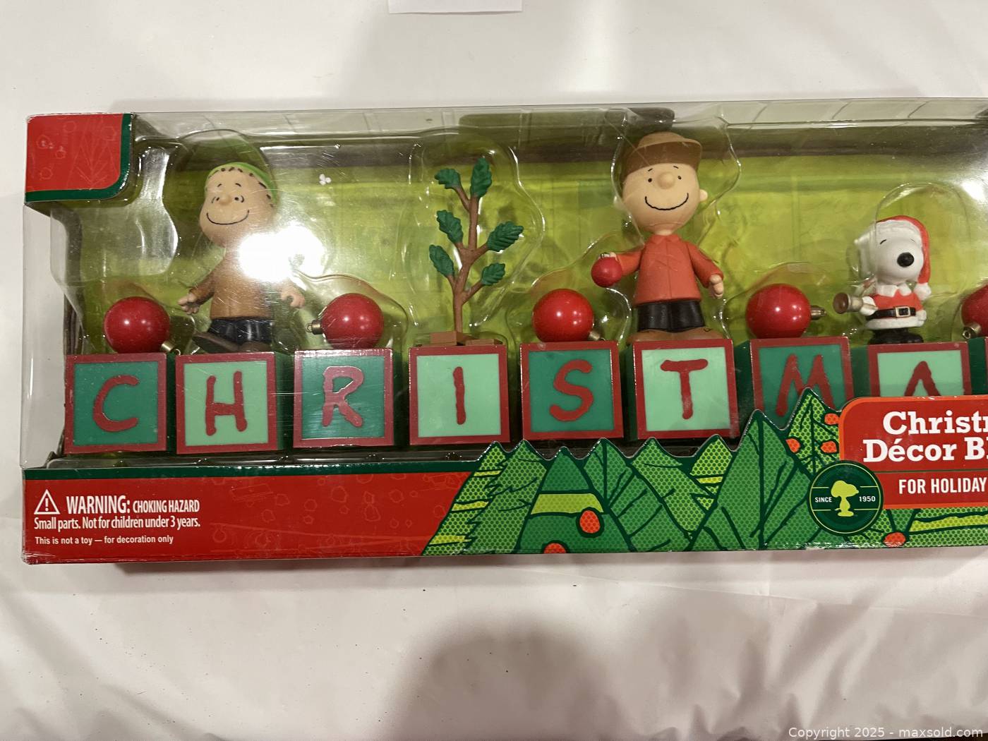 Peanuts Charlie Brown boxed Christmas décor and ornament | Maxsold