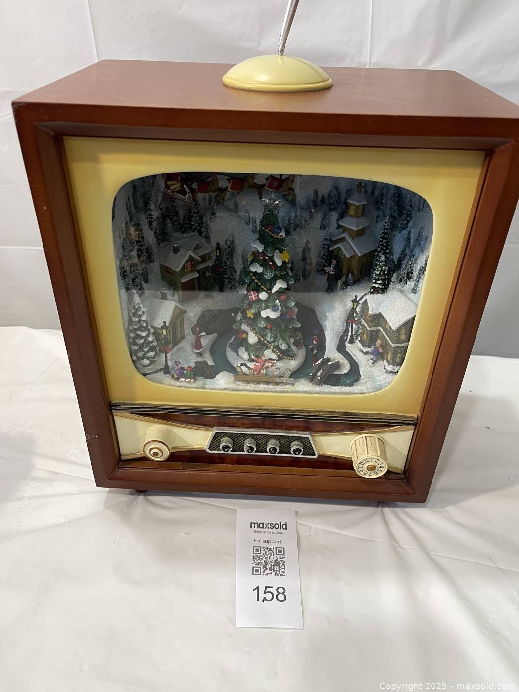 Retro light-up music TV decor | Maxsold