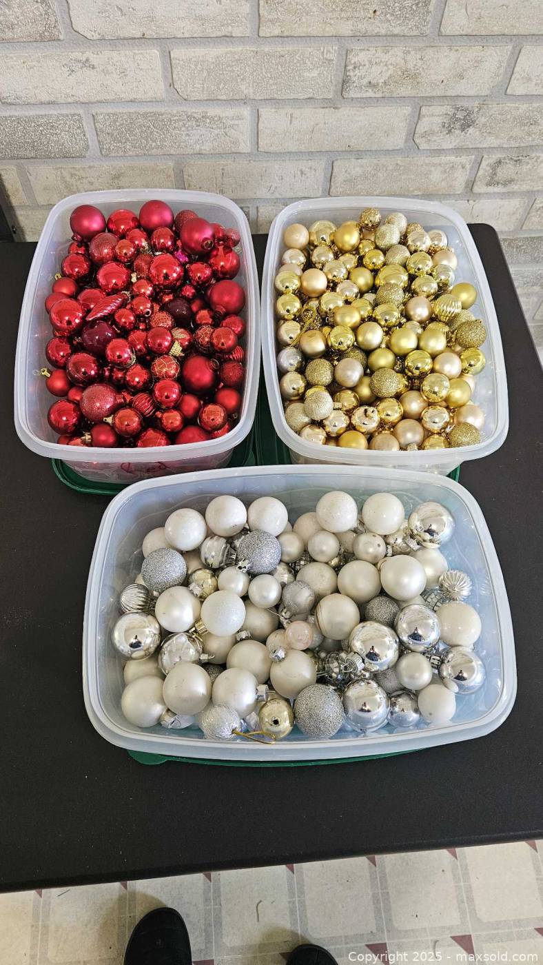 Assorted Christmas tree ornaments in 3 tubs | Maxsold