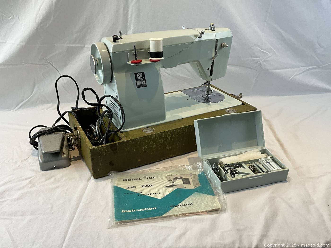 Baycrest Model 191 Portable Sewing Machine | Maxsold