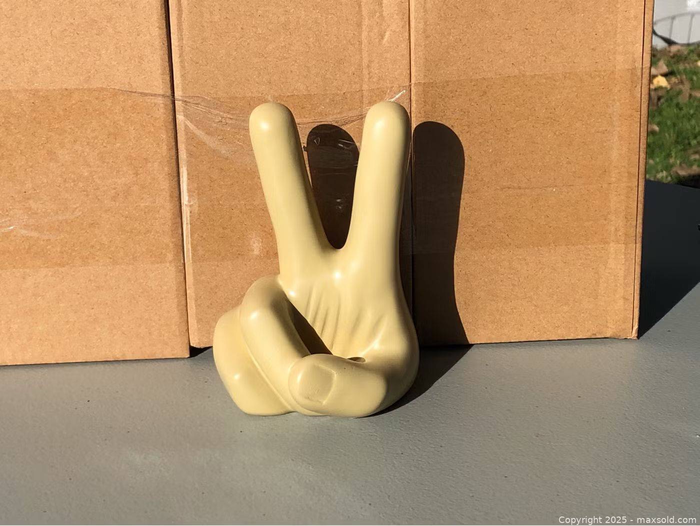 Set of 3 peace sign hand sculptures, 4.5" | Maxsold